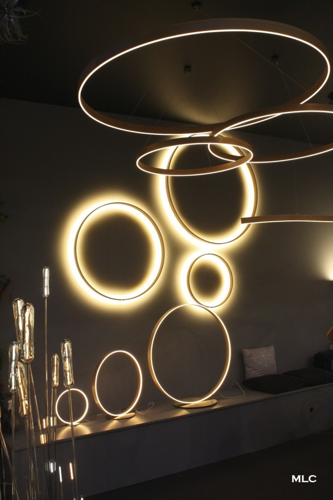 Joli luminaire design et poétique en verre et métal